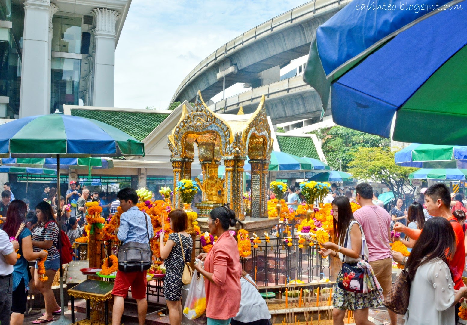 Entree Kibbles: Four-Faced Buddha (四面佛 Erawan Shrine aka Thao Maha ...